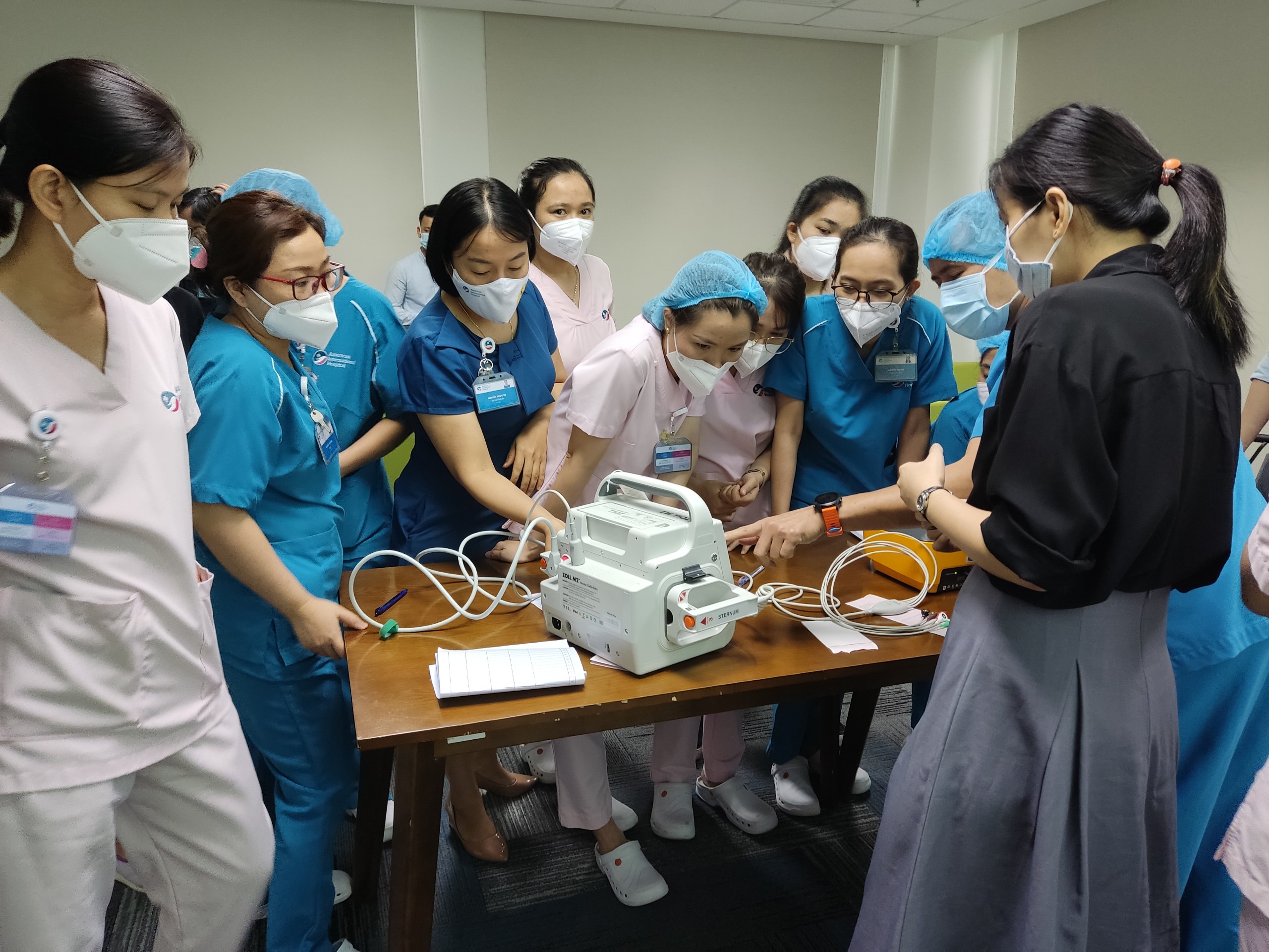 “Manual Guide for Using the Zoll M2 Defibrillator” Work...